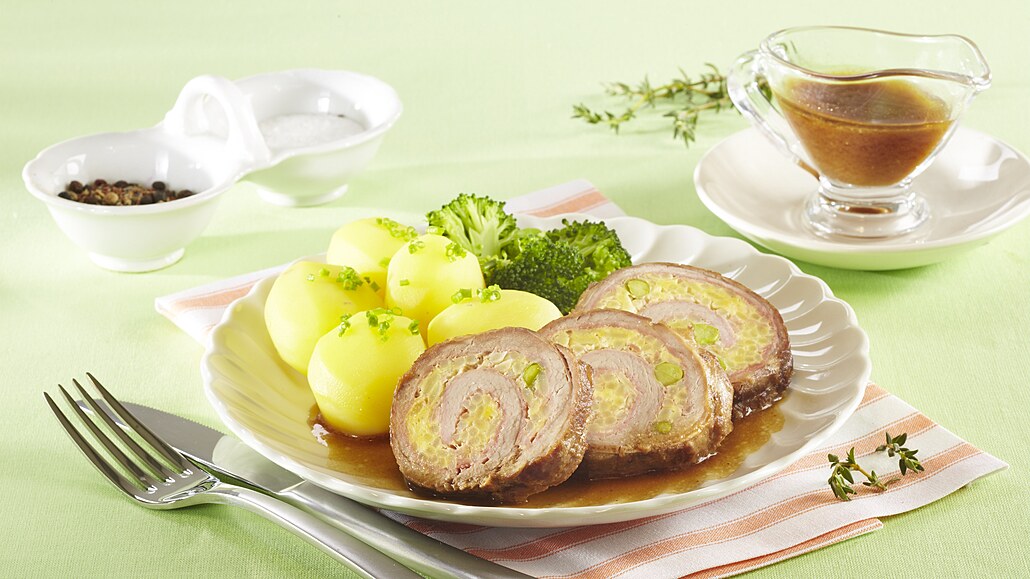 Pečená telecí roláda plněná rýžovou nádivkou – Recepty iDNES.cz