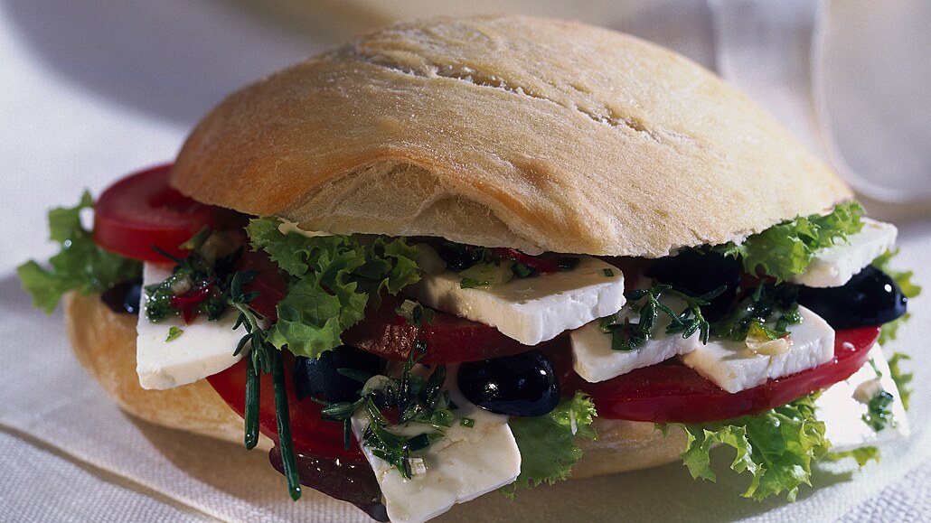 Řecká bulka s kozím sýrem – Recepty iDNES.cz