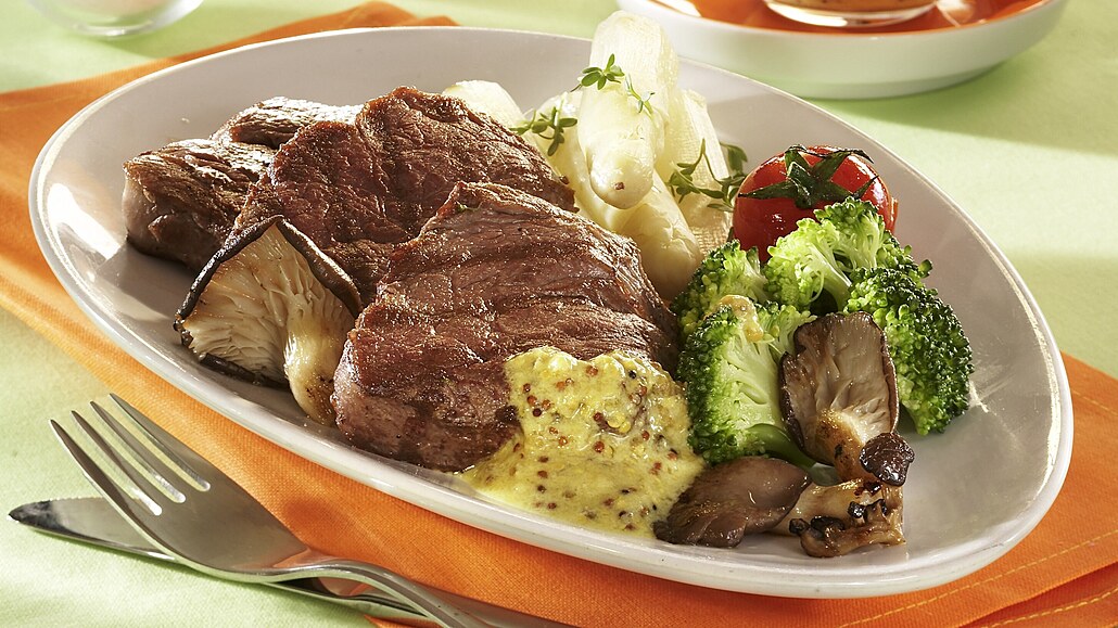 Telecí steaky s bylinkami – Recepty iDNES.cz