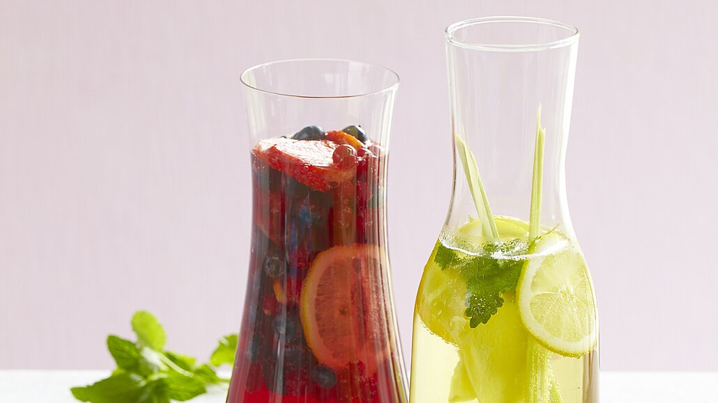 Limonády z domácích sirupů - brusinková s bobulemi, citronovo-bylinková ...