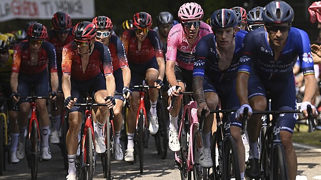 Det praktfulle beistet på den femtende etappen av Giroen. McNulty så på ...