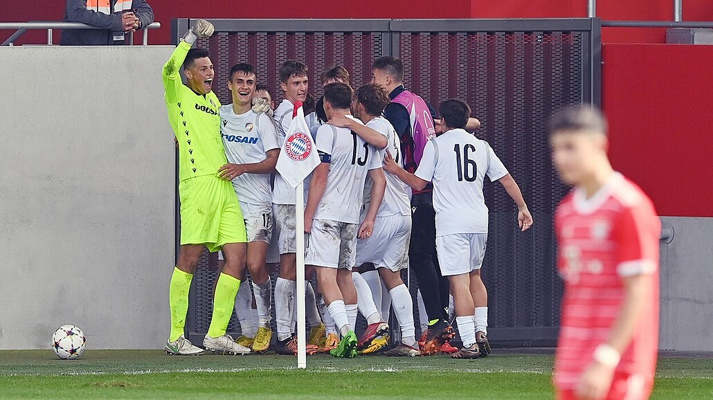 Bayern ukázal na Baiera. Mladý gólman Plzně trénuje s gigantem v ...