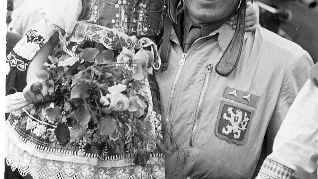 Letní putování s Technetem: Z mobilizačních letišť startovali i králové ...