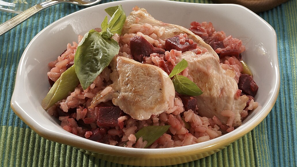 Rizoto s červenou řepou a kuřecím masem – Recepty iDNES.cz