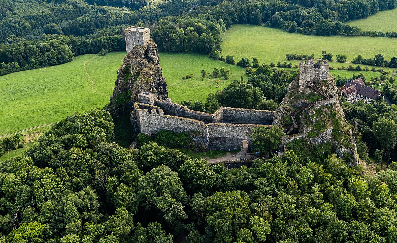 Už to začalo. Turisté mají zájem o hrad Trosky kvůli Kingdom Come 2
