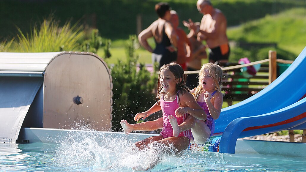 Počasí láká k vodě, spousta koupališť na Vysočině už ale sezonu ukončila - iDNES.cz