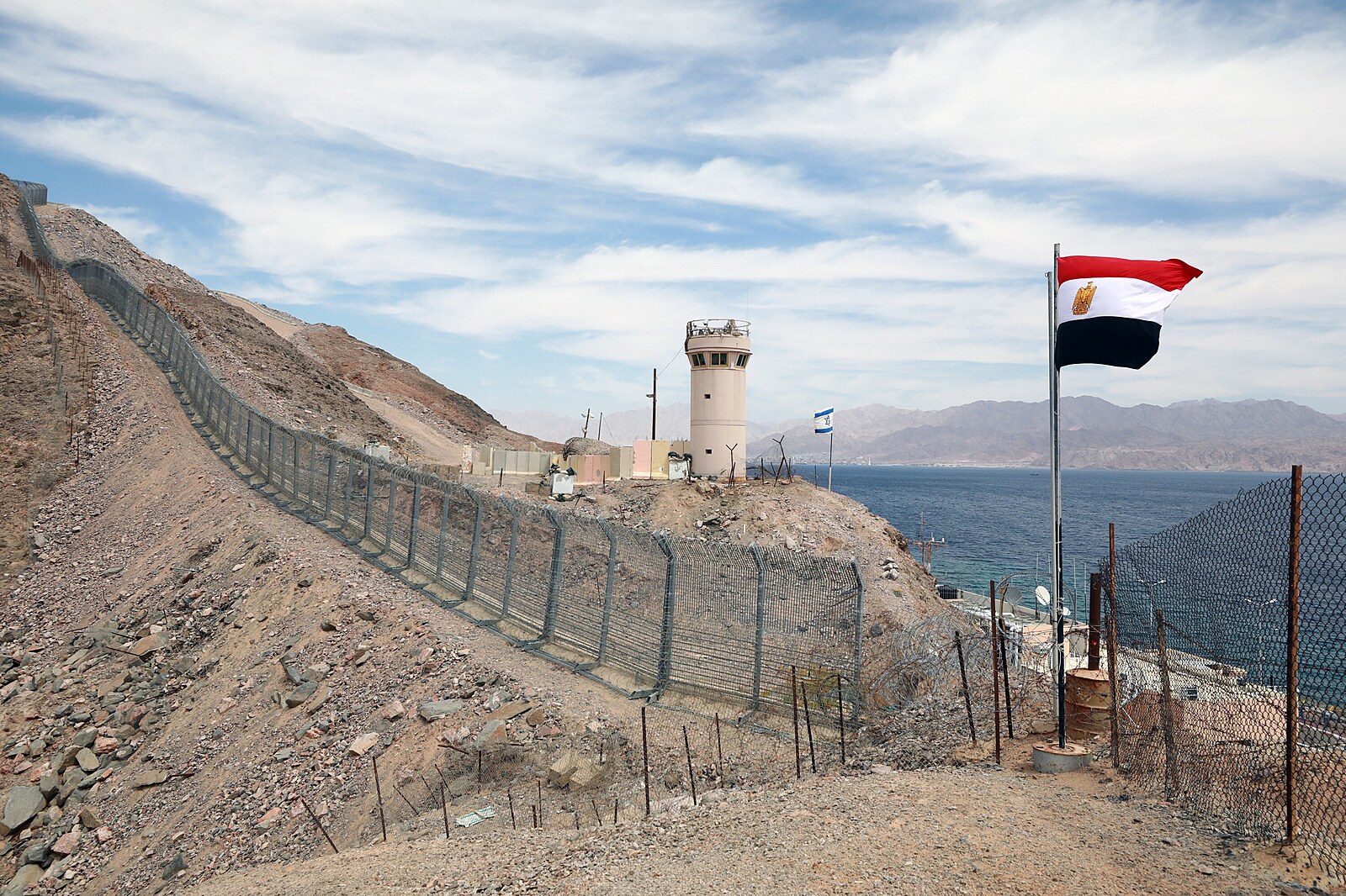 Z egyptského letoviska Taba zasaženého dronem evakuují pět set českých ...