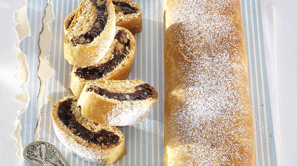 Perníkový závin s povidly a ořechy – Recepty iDNES.cz