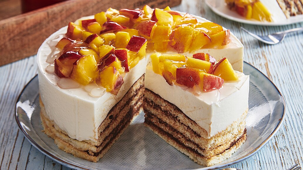 Letní dort s broskvemi – Recepty iDNES.cz