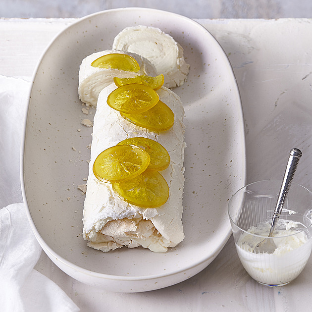 Fotogalerie: Sněhová roláda se šlehačkou a citronem