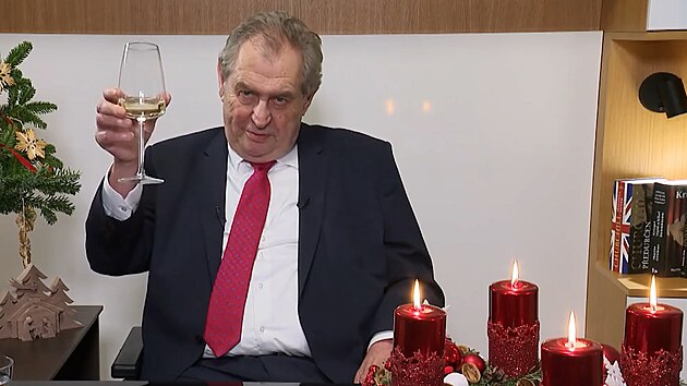 Česko kvůli vládě zaostává jako za komunismu, řekl Zeman v odloženém ...