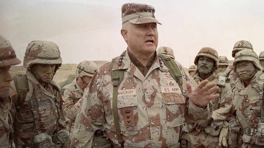 KOMENTÁŘ: 43 dní bombardování. Přelomový konflikt vyrval mír z písku ...