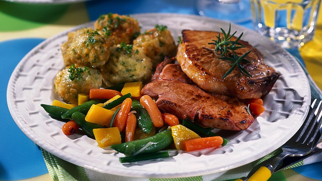 Telecí přírodní kotlet s rýžovými knedlíčky – Recepty iDNES.cz