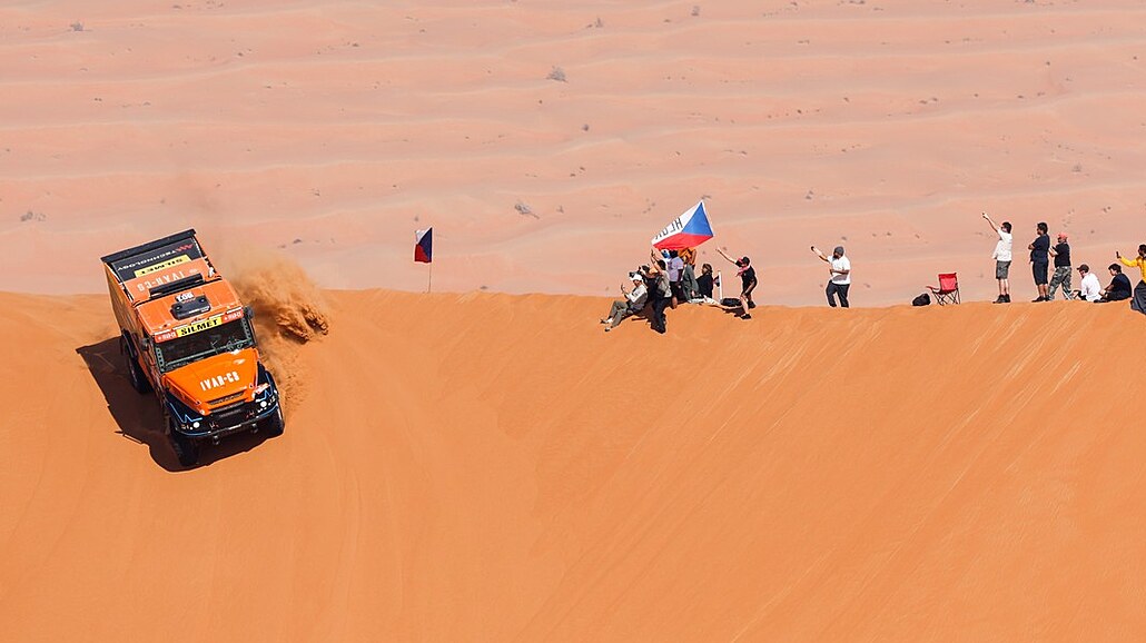 Macík vyhrál na Dakaru dvoudenní etapu a vede mezi kamiony, Prokop už je sedmý - iDNES.cz