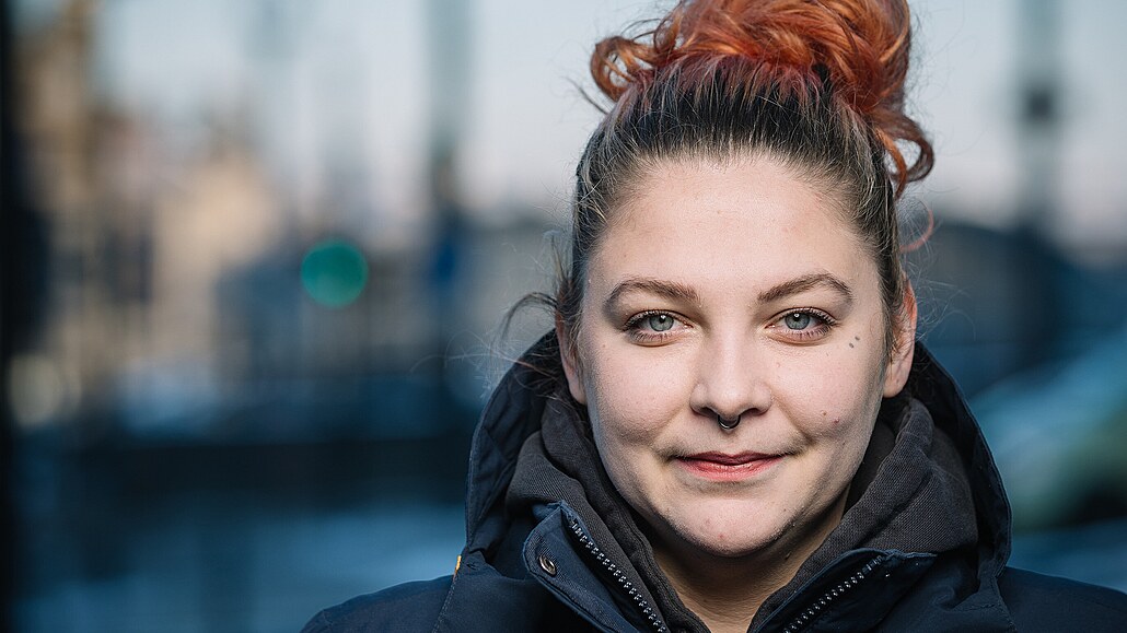 Mezi bombami a strachem učí češtinu. Jsem tu doma, říká Češka žijící v ...