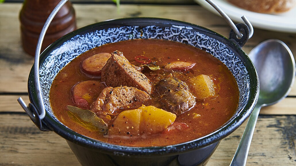 Kotlíkový guláš – Recepty iDNES.cz