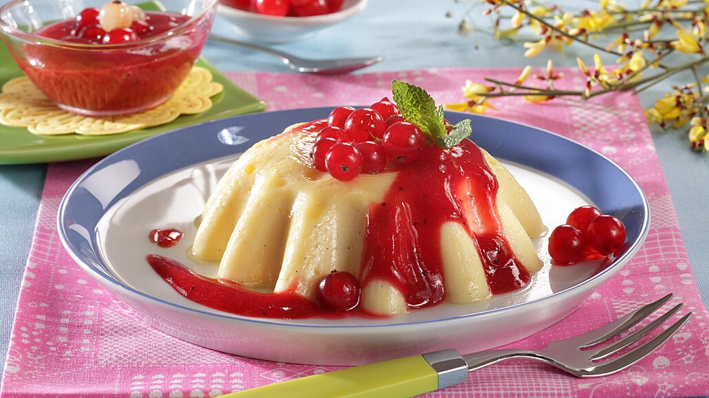 Žloutkový pudink s rybízem – Recepty iDNES.cz