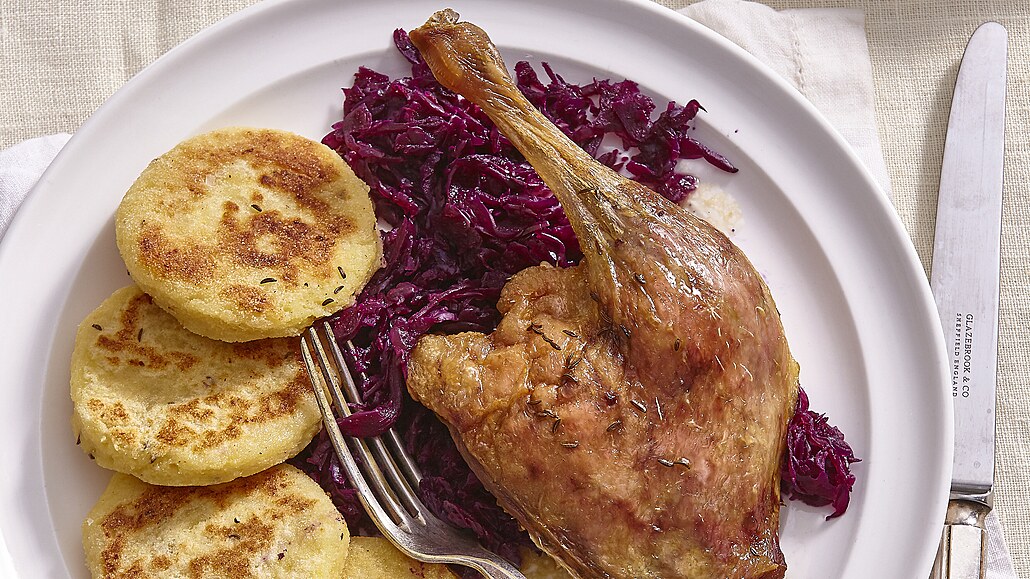 Kachna se zelím a bramborovými plackami – Recepty iDNES.cz
