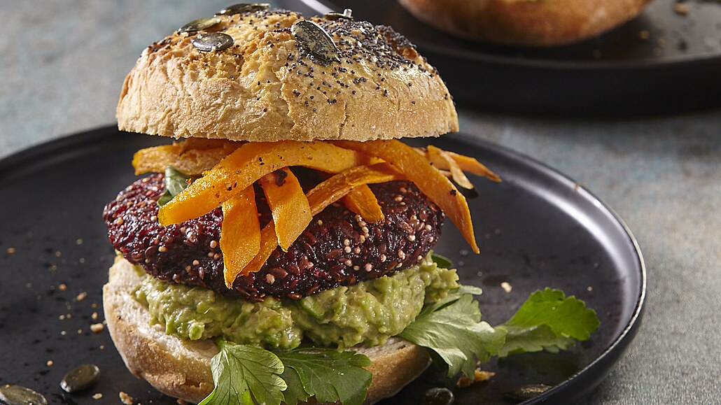 Vege burger z červené řepy – Recepty iDNES.cz