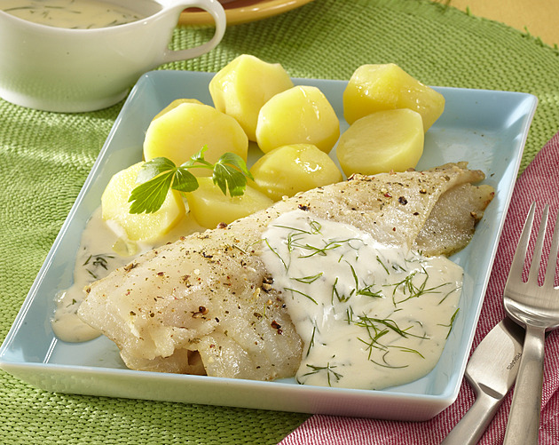 Fotogalerie: Pečená ryba s koprovou omáčkou