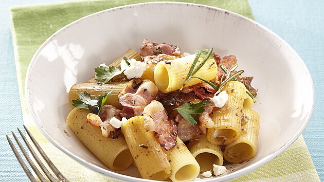 Rigatoni s pancettou a rozmarýnem – Recepty iDNES.cz