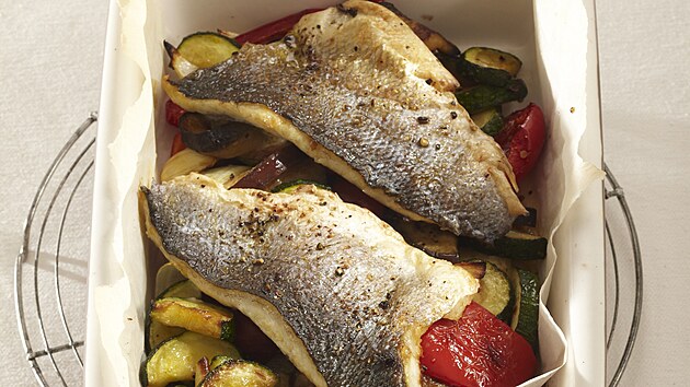 Pečená ryba na zelenině – Recepty iDNES.cz