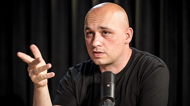 Podcast: KONTEXT: Policista z Egypta se na těla Kramných nepodíval ...