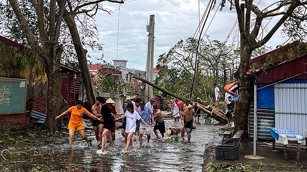 Při tajfunu Yagi ve Vietnamu zemřelo 24 lidí, stovky se zranily. Dál ...
