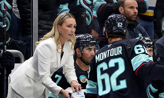 Fešná slečna Jess na průkopnické misi v NHL. Dokáže přesvědčit skeptiky ...