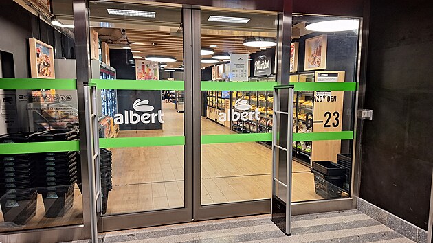 Nová možnost nákupu i o svátcích, na Hlavním nádraží v Praze přibyl ...