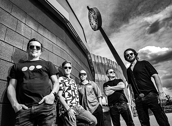 Hymna abstinentů. Chinaski si rýpli do jistého Miloše. Ke třicítce ...