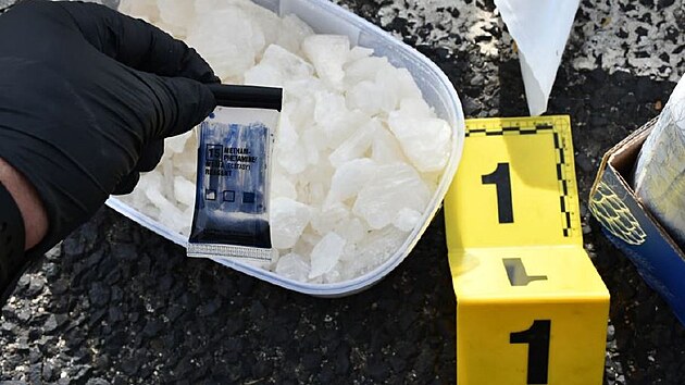 Sto kilo pervitinu za sto milionů. Za rekordní množství drog obvinili ...