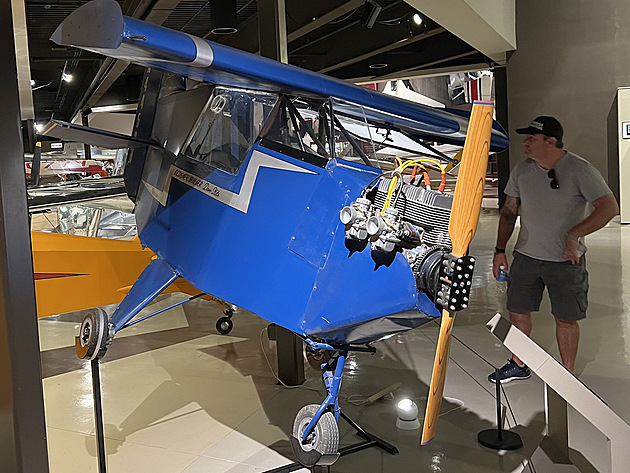 Toto nejsou velké hračky, ale nejmenší pilotované letouny světa - iDNES.cz