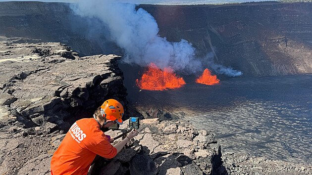 Na Havaji se probudila sopka Kilauea, lávu chrlí do výšky až 80 metrů ...