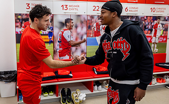 Slavia dá v přípravě šanci Botosovi, Bužek s Tomičem míří do Karviné ...