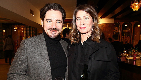 Manželka Vojty Kotka popřála herci k narozeninám fotkou syna - iDNES.cz