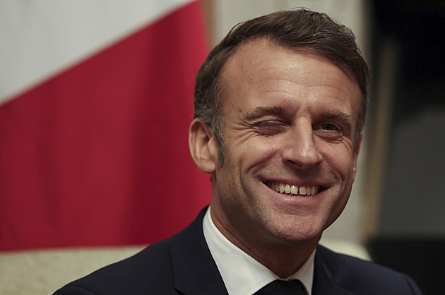 „Velký bordel“. Macronovi utekl klíčový poradce, v průzkumech padá ke ...