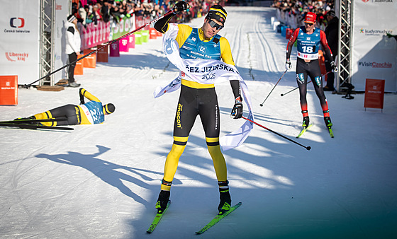 Jizerská padesátka patřila Norům. Z triumfu se radují Bruvoll a ...