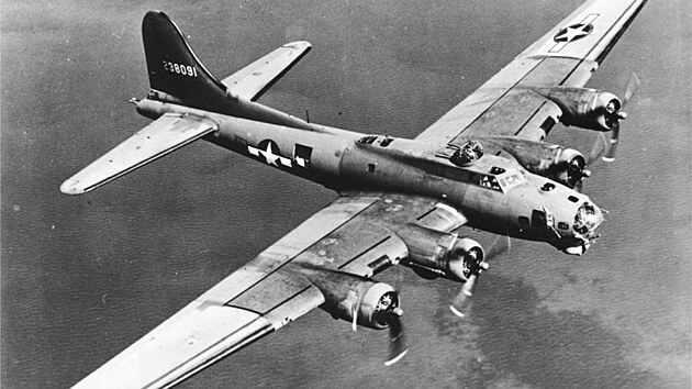 Osud sestřeleného bombardéru byl desítky let nejasný. Pátrání začalo u ...