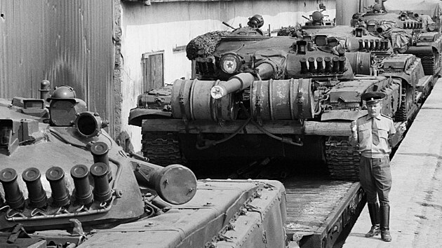 Sbohem, tanky. Před pětatřiceti lety začal odsun sovětských vojsk z ...