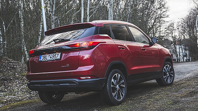 První jízda italským číňanem: EVO 5 je jednoduché auto bez otravných ...