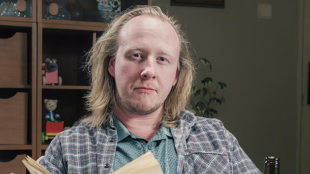 Ve dvou se lépe prchá. Štěpán Kozub hraje despotického otce ve filmu ...