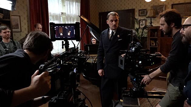 Točí se příběh odsunu Gerta Schnirch, hlavní roli má Steinmasslová ...