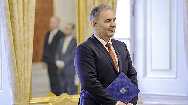 Akademie věd má nového předsedu. Prezident do funkce jmenoval fyzika ...