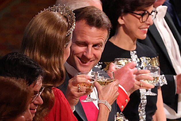 Macron laškoval s Kate. Princezna si vzala po dvou letech opět tiáru
