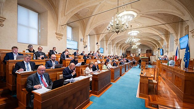 ŽIVĚ: Schůze Senátu - iDNES.tv