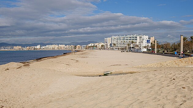 Divoká ryba na Palma Beach vytrhla ženě kus kůže z nohy - iDNES.cz