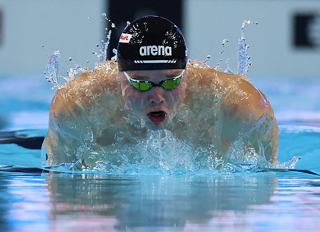 Plavání: Jakub Bursa je ve finále ME v krátkém bazénu - iDNES.cz