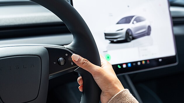Tesla představuje nové Standardy. Oholené trojky a ypsilony jsou levnější