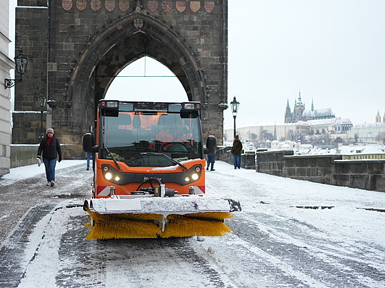 Sníh komplikuje dopravu v Praze a středních Čechách, - iDNES.cz